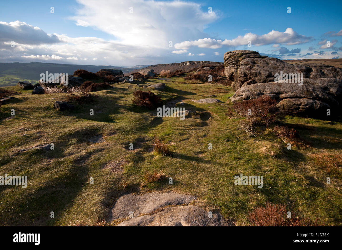 Looking towards Curber Edge from Baslow Edge in the Peak District ...