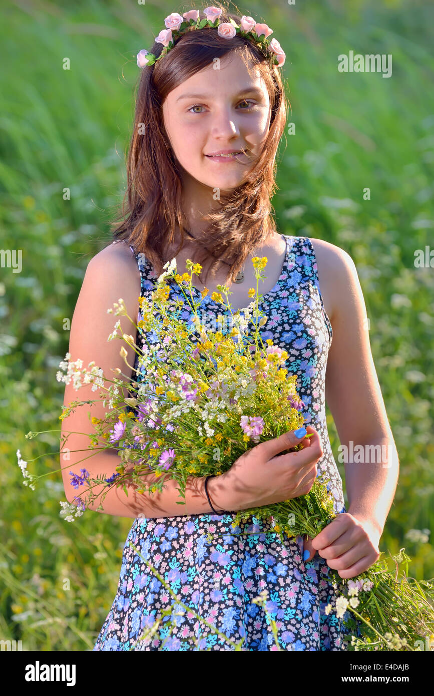 portrait of teenage girl in nature Stock Photo - Alamy