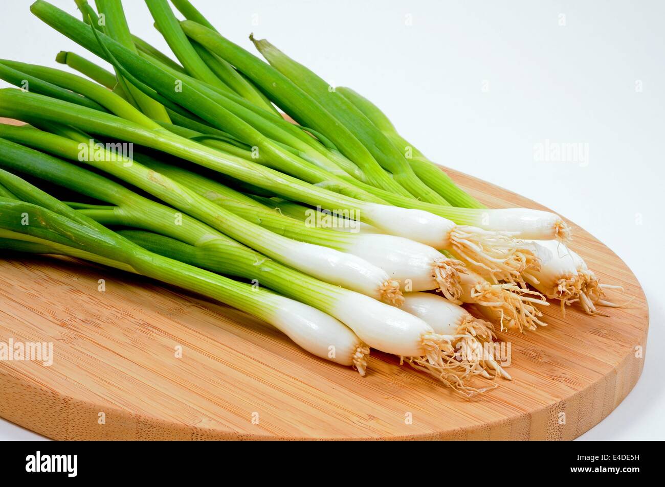 Bunch of white spring onions on a wooden chopping board Stock Photo - Alamy