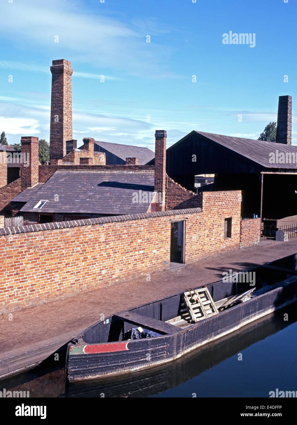 Black country canals hi-res stock photography and images - Alamy