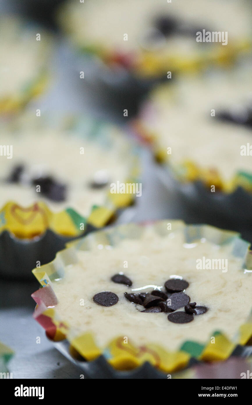 Cake in oven before hi-res stock photography and images - Alamy