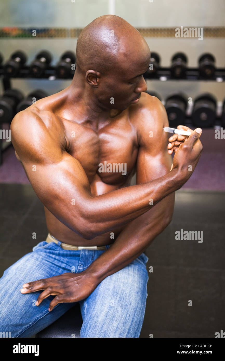 Muscular man injecting steroids Stock Photo - Alamy