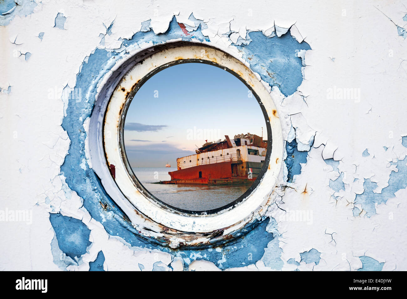 Round porthole hi-res stock photography and images - Alamy
