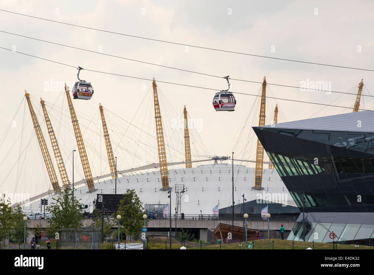 The O2 Arena and the Emirates air line cable car on the Royal Victoria ...