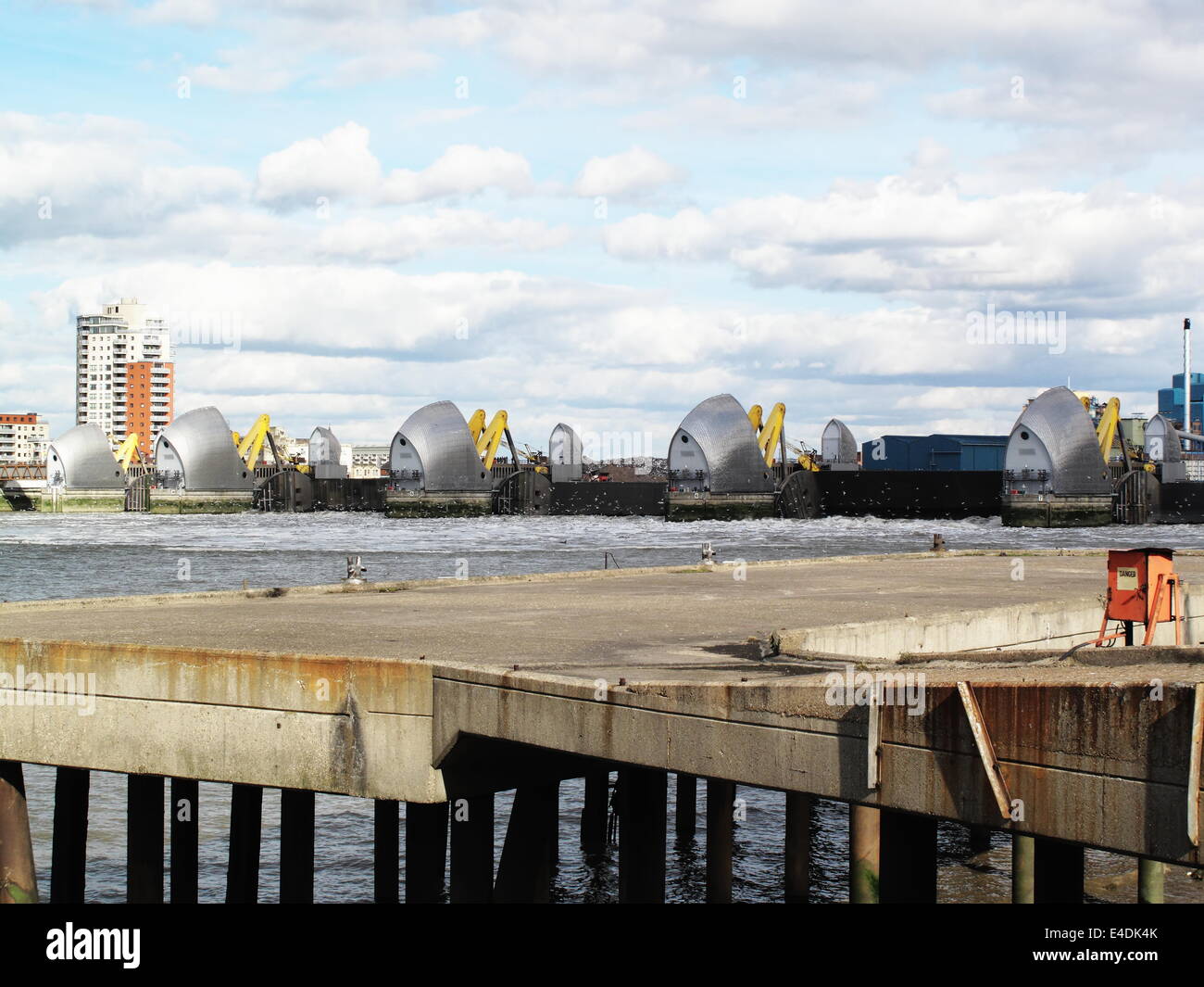 Thames barrier closed hi-res stock photography and images - Alamy