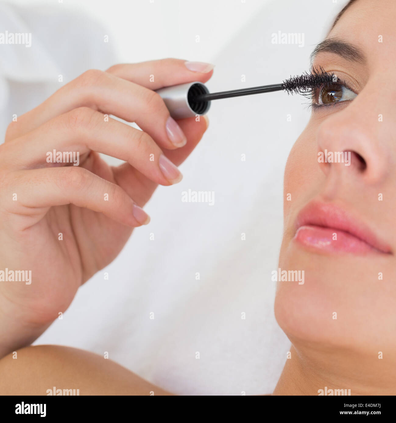 Hand applying mascara to beautiful woman Stock Photo - Alamy