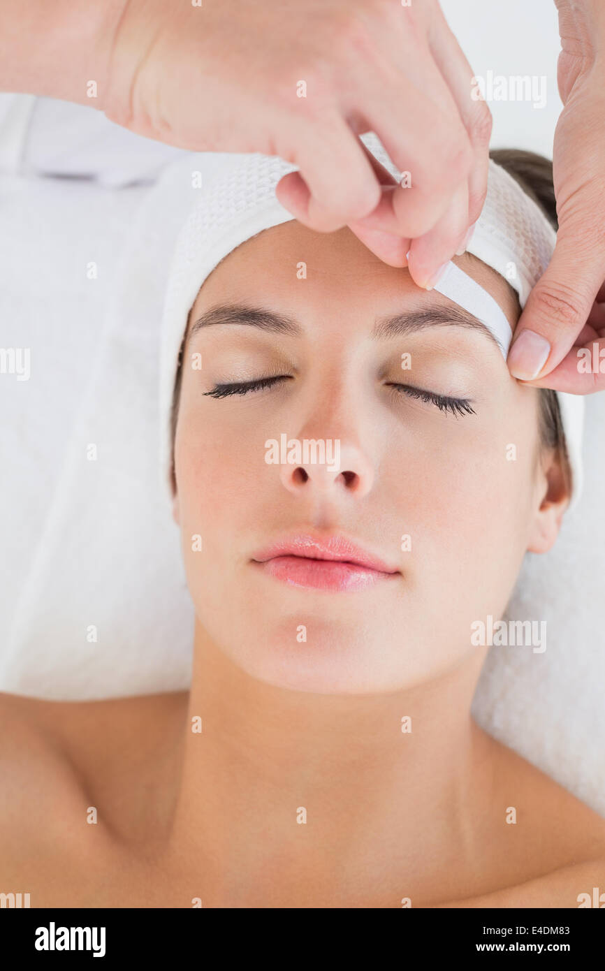 Hand waxing beautiful woman's eyebrow Stock Photo - Alamy