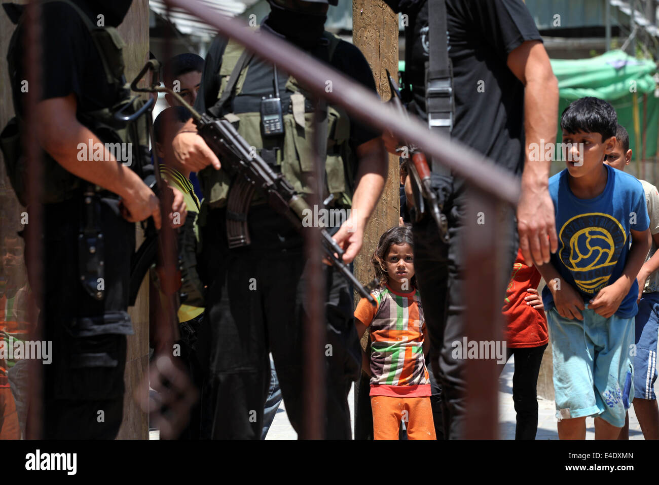 Gaza, Palestinian Territories. 7th July, 2014. Mourners carry the body ...