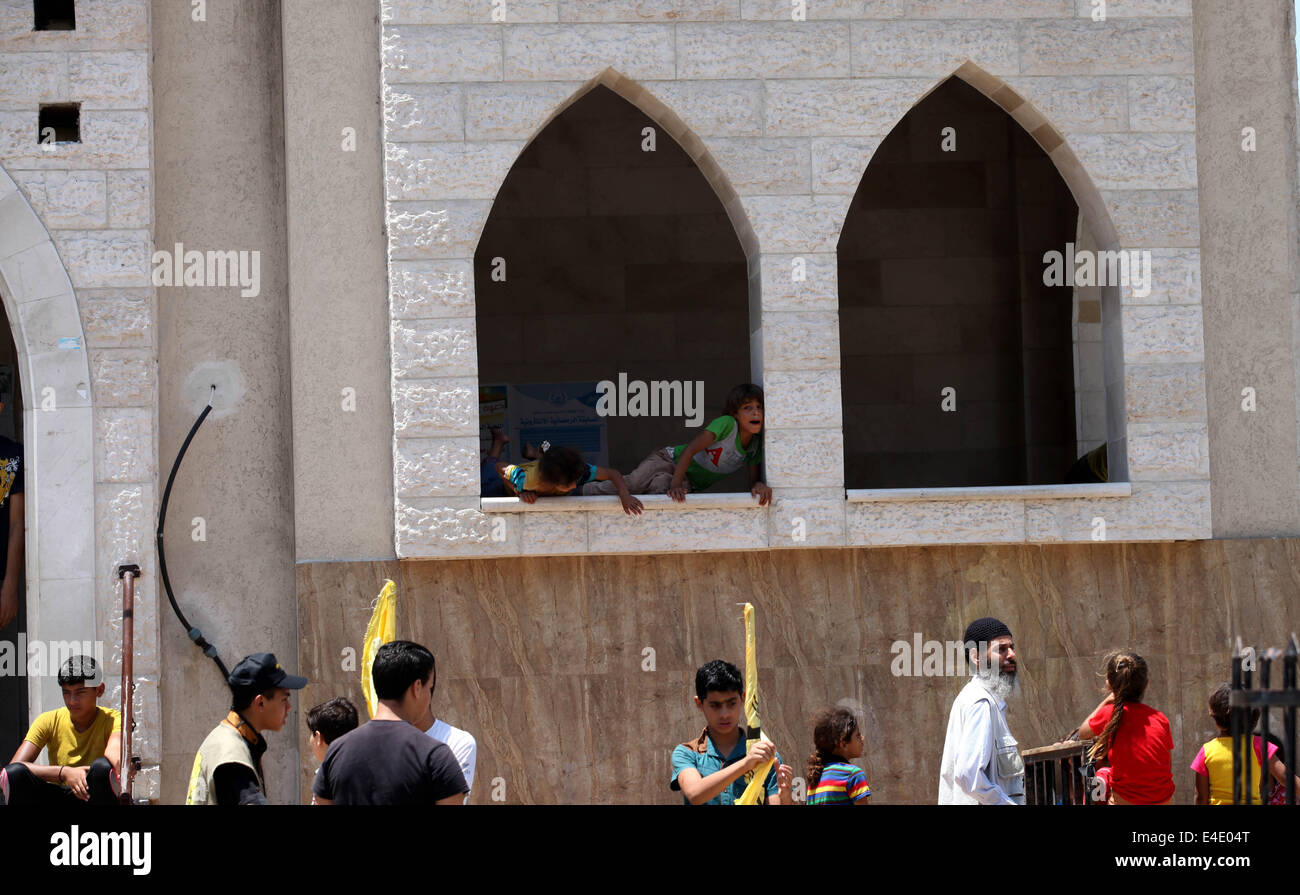 Gaza, Palestinian Territories. 7th July, 2014. Mourners carry the body ...