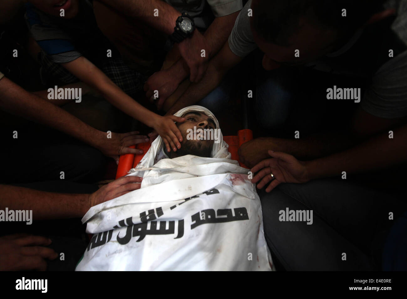 Gaza, Palestinian Territories. 7th July, 2014. Mourners carry the body ...