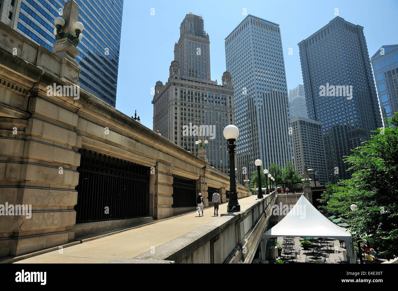 Chicago riverwalk hi-res stock photography and images - Alamy