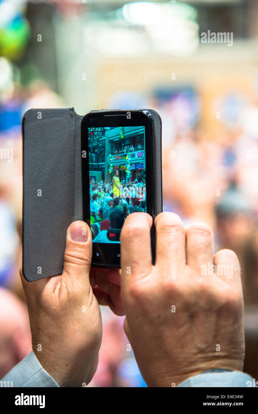 Digital with two hands hi-res stock photography and images - Alamy