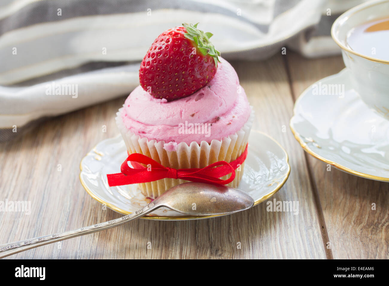 cupcake with strawberry Stock Photo - Alamy