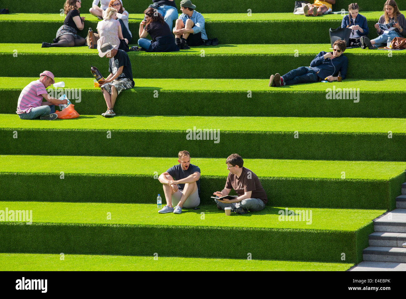 Green woman kings cross hi-res stock photography and images - Alamy
