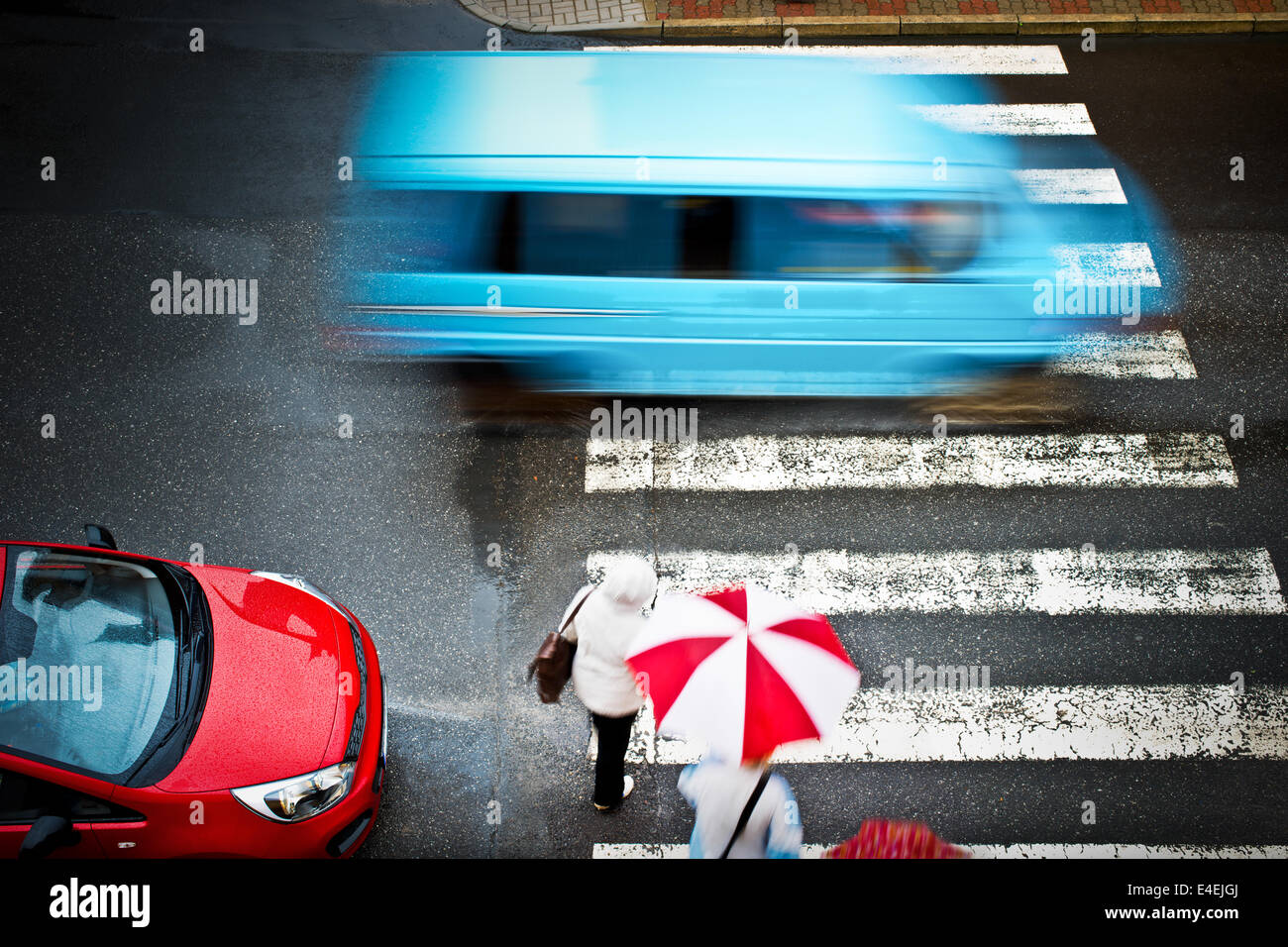 pedestrian crossing with cars and walkers Stock Photo - Alamy