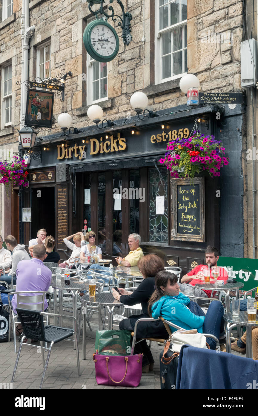 Dirty pub hi-res stock photography and images - Alamy