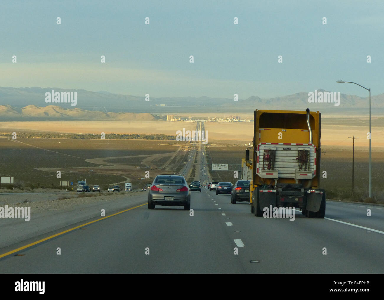 Long distance truck hi-res stock photography and images - Alamy