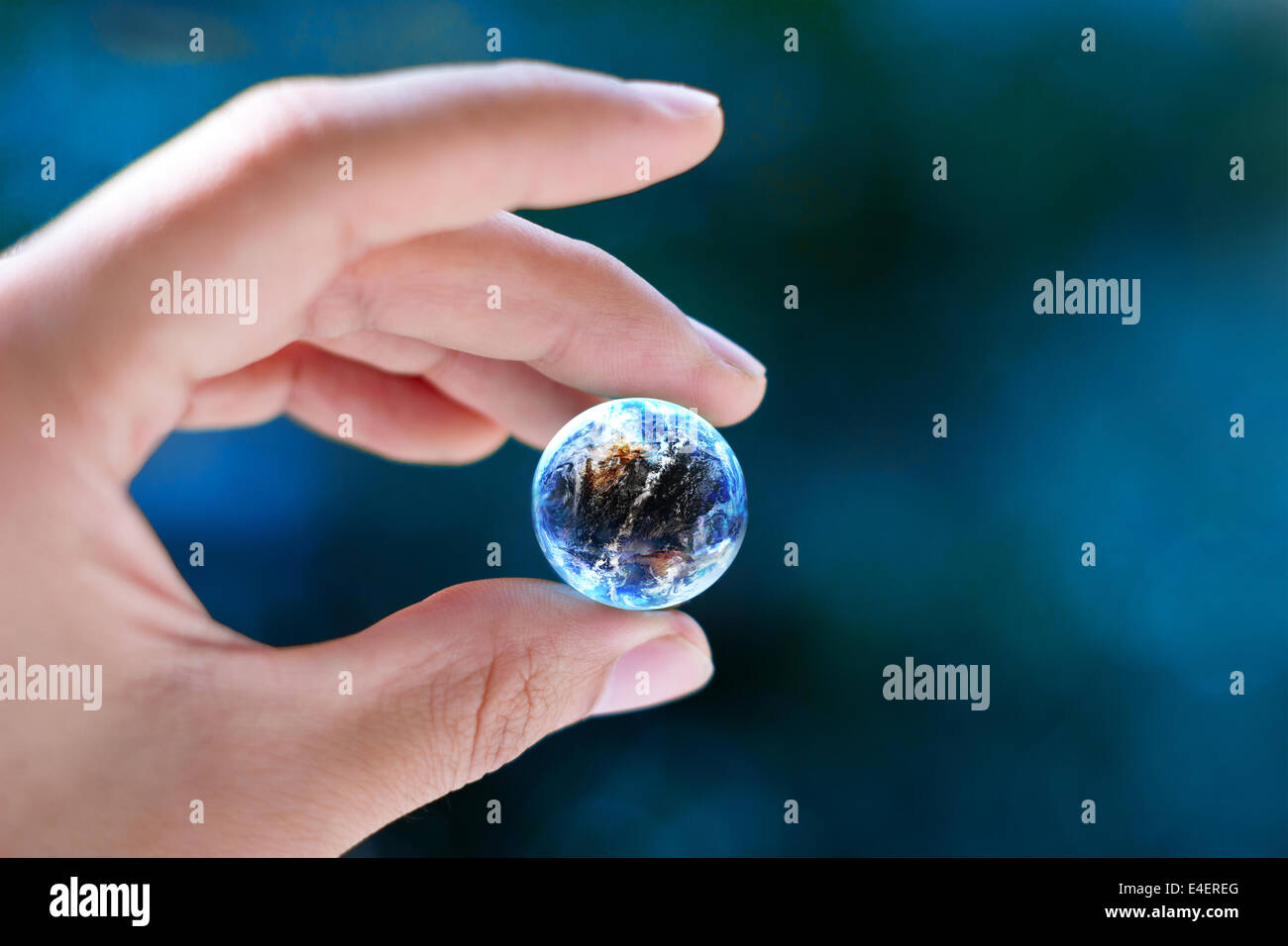 Hand hold small world Stock Photo - Alamy