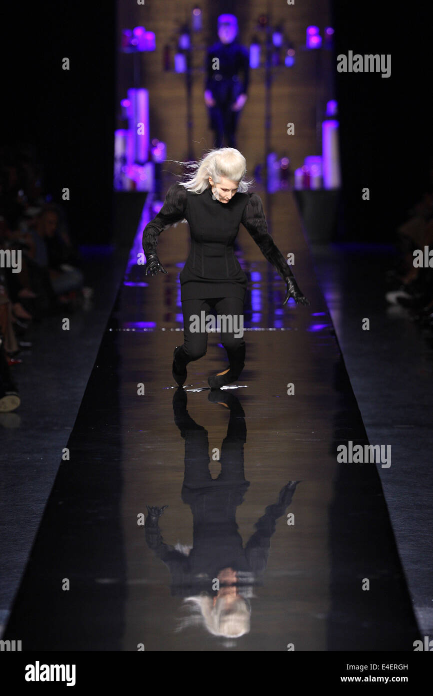 Catherine loewe hi-res stock photography and images - Alamy