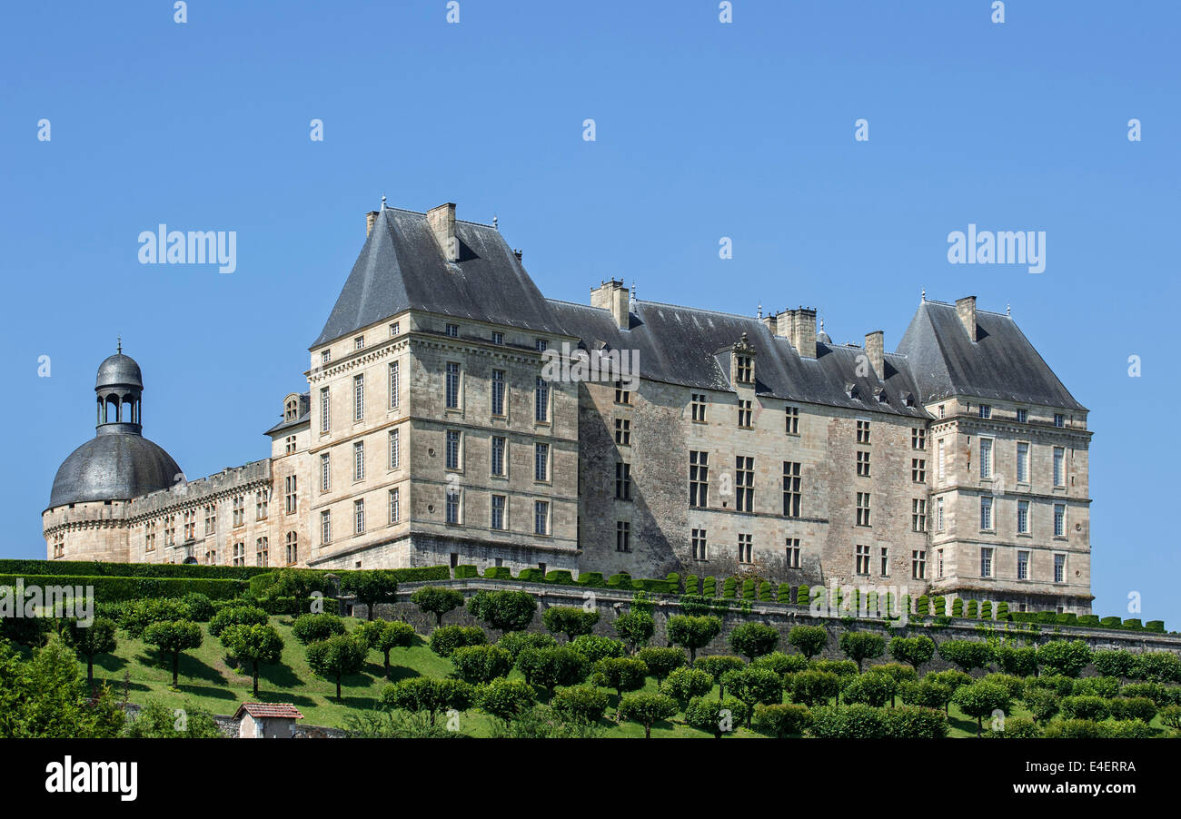 Château de Hautefort, 17th century castle in the Dordogne, Périgord ...