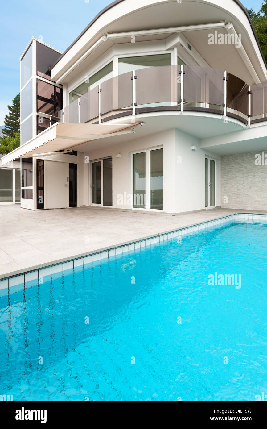 Modern house beautiful blue sky hi-res stock photography and images - Alamy