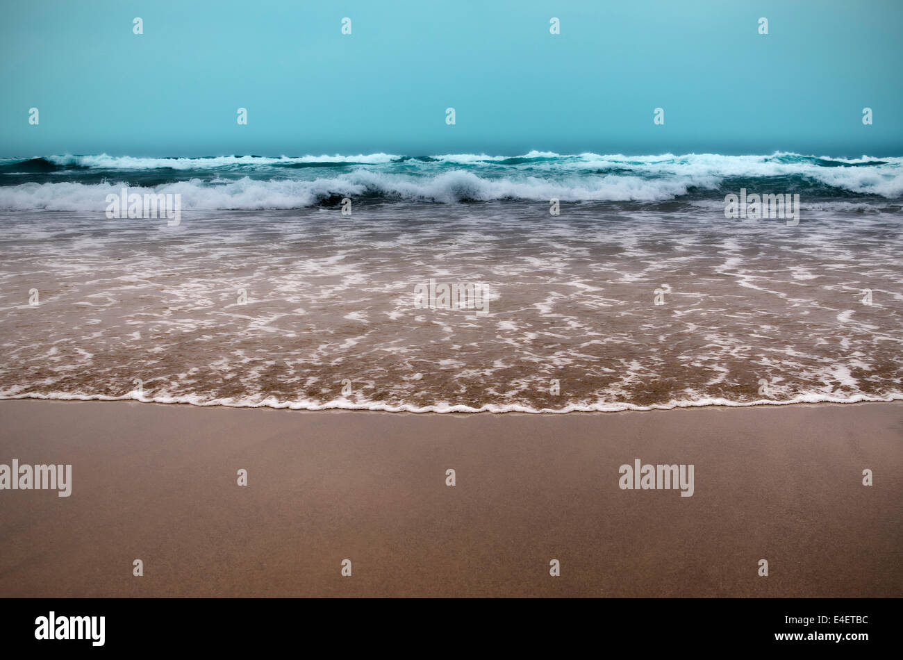 Breaking waves on flat hi-res stock photography and images - Alamy