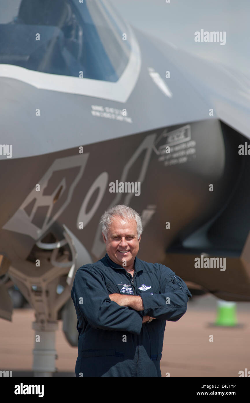 Lockheed martin chief test pilot alan norman hi-res stock photography ...