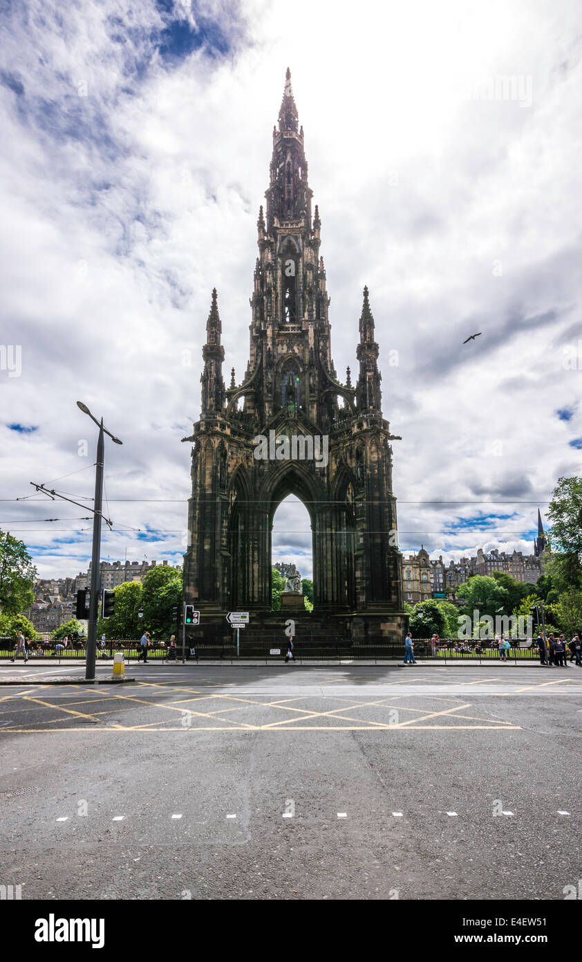 Front view of Scott monument in Edinburgh Stock Photo - Alamy