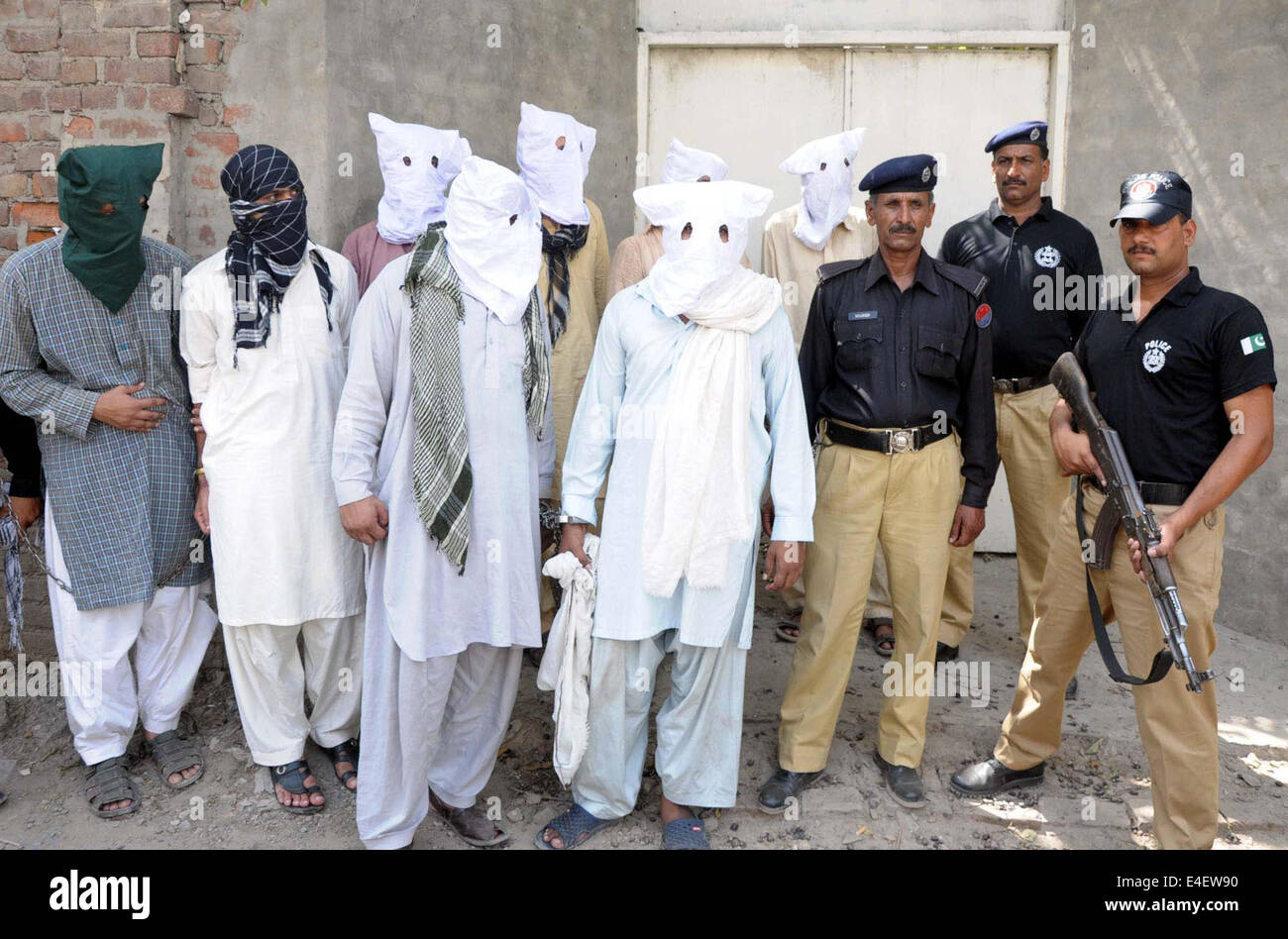 CIA Police officials are exposing robbed currency, weapons and exposing ...