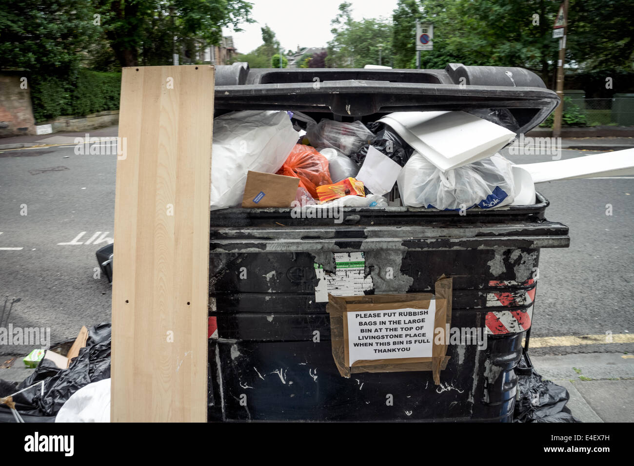 Overfill overfilled hi-res stock photography and images - Alamy