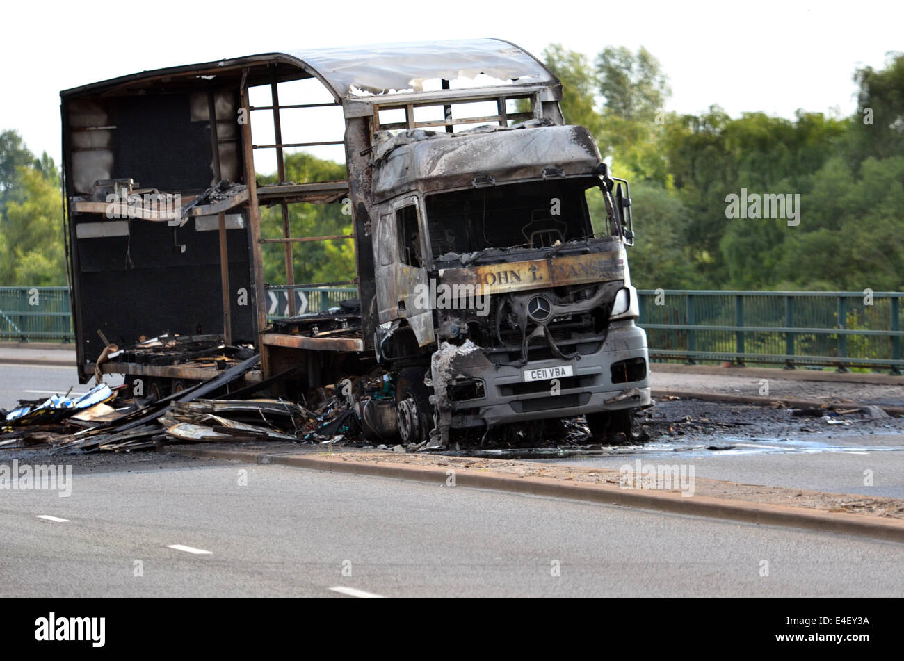 Burnt out lorry hi-res stock photography and images - Alamy