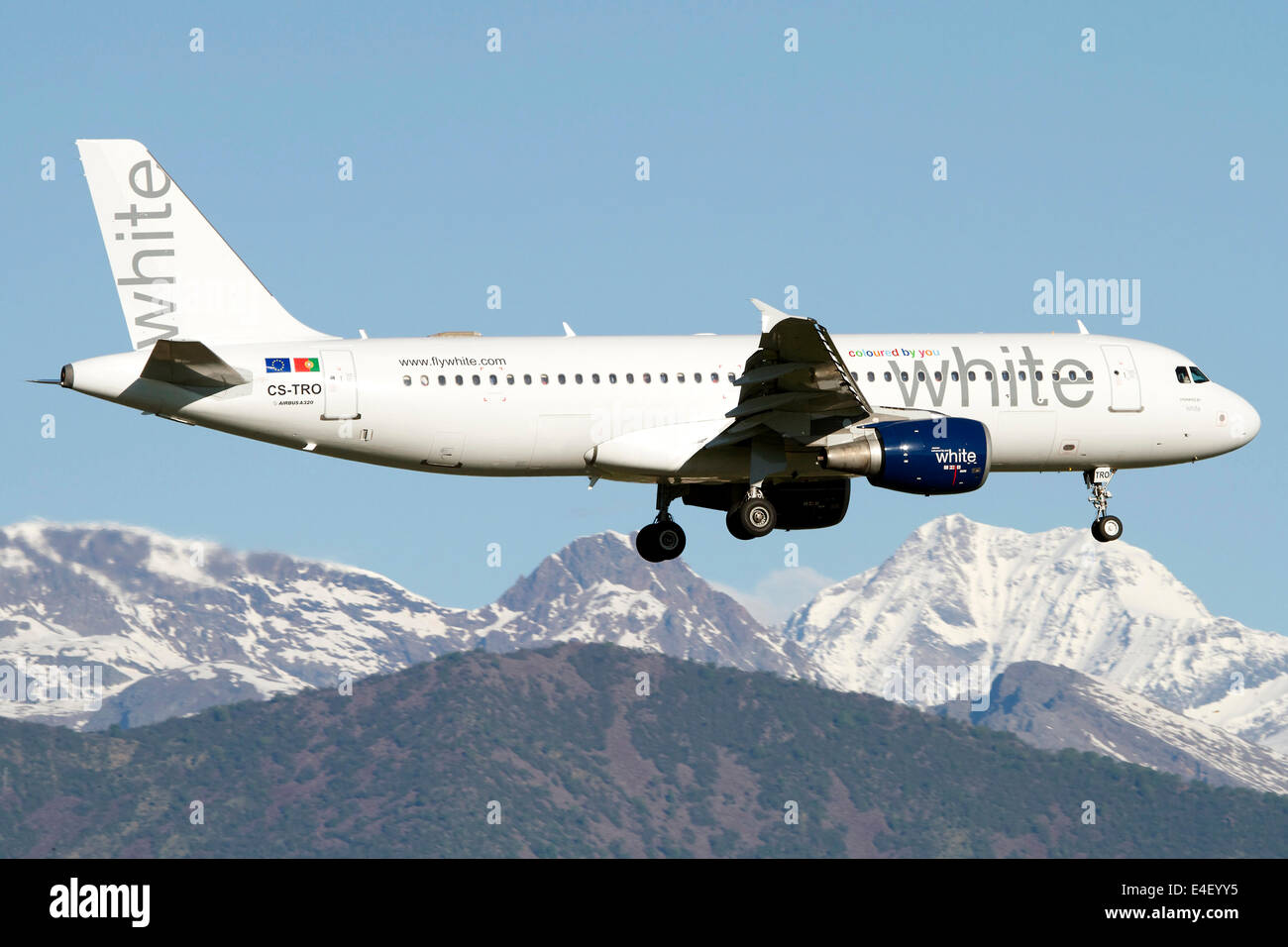 Airbus a320 landing gear hi-res stock photography and images - Alamy