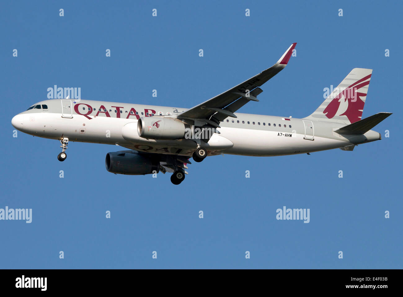 Airbus a320 sharklet qatar airways hi-res stock photography and images ...