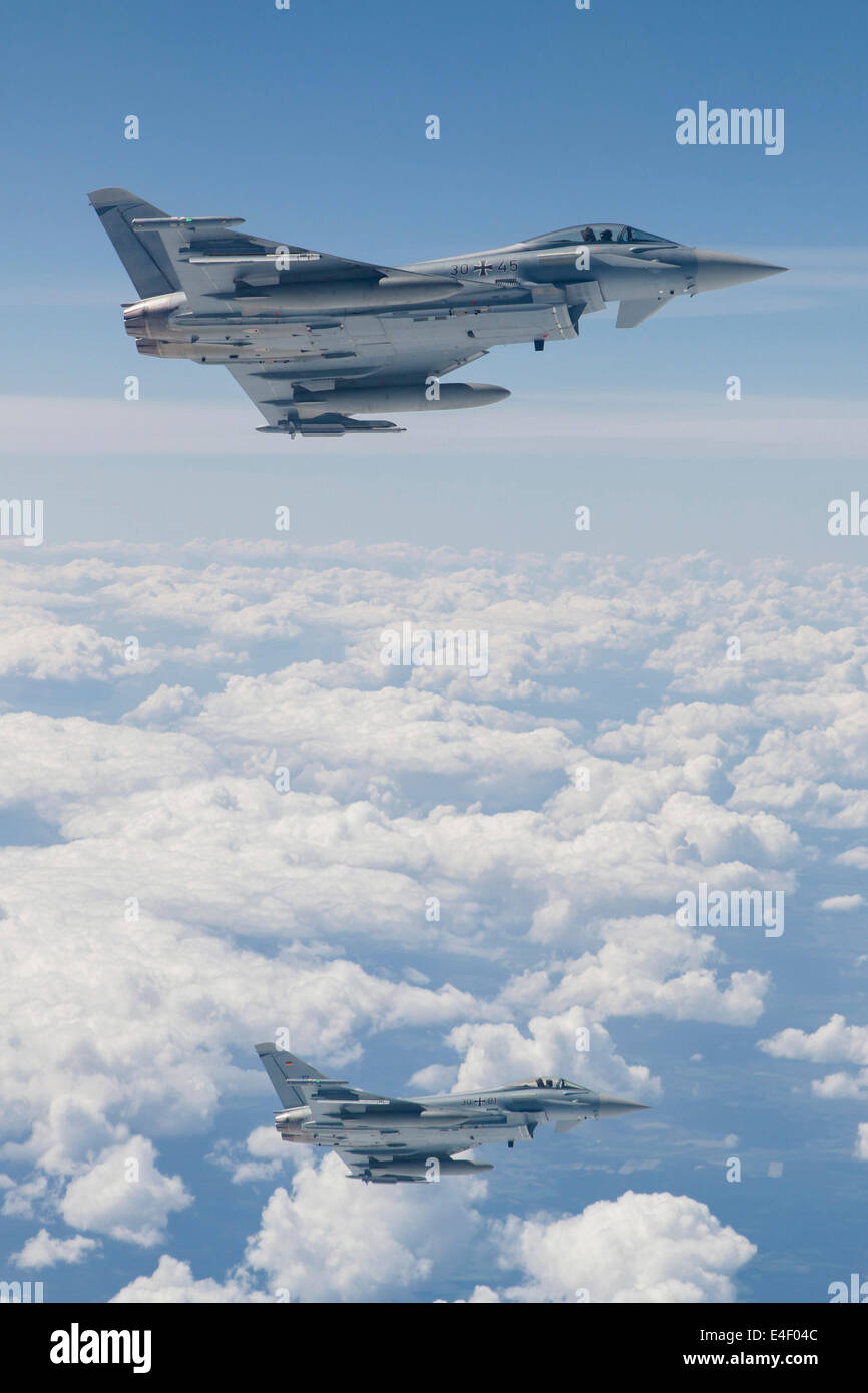 Eurofighter typhoon fighter jets hi-res stock photography and images ...