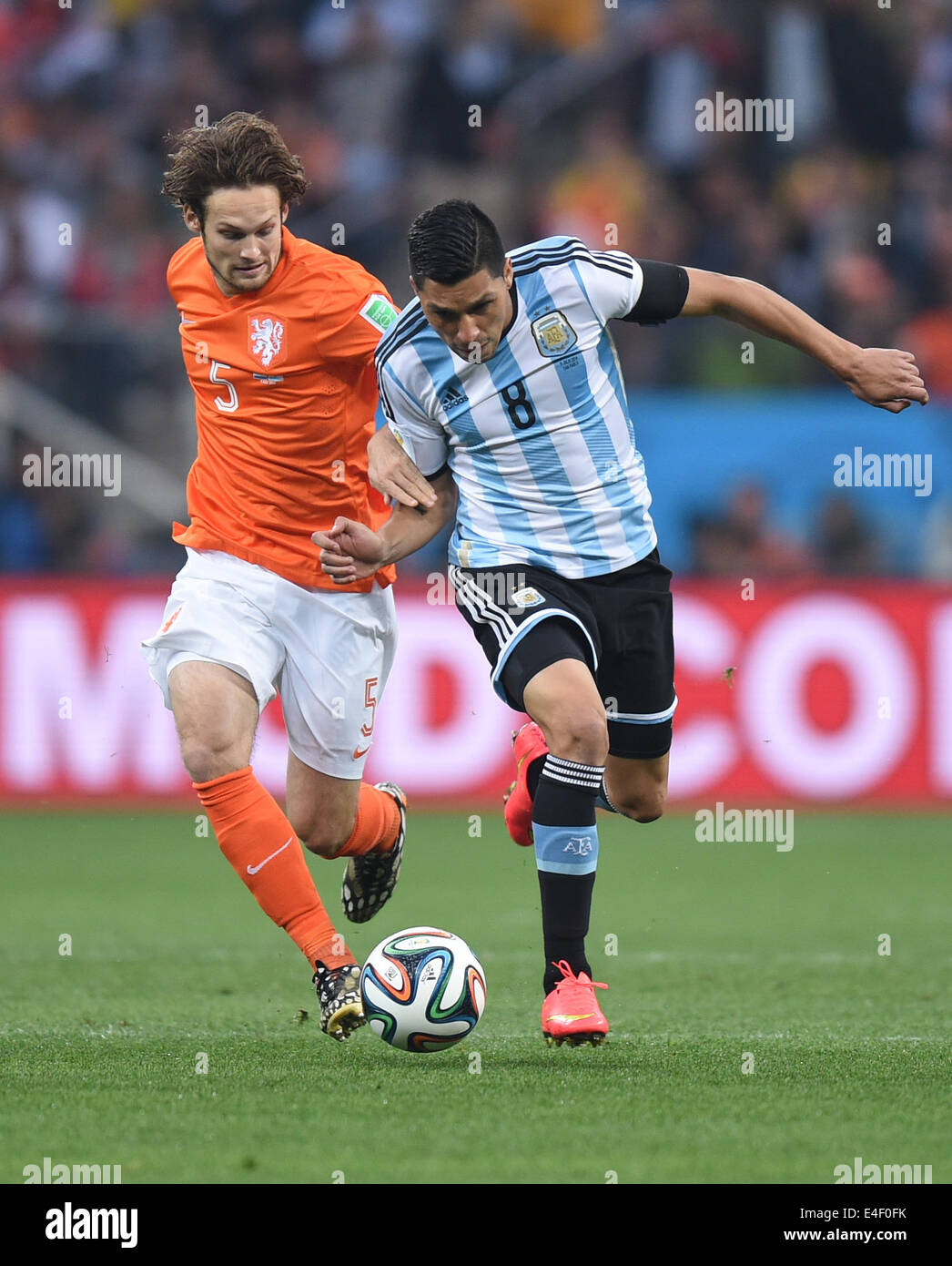 Sao Paulo, Brazil. 09th July, 2014. Enzo Perez (R) of Argentina and ...