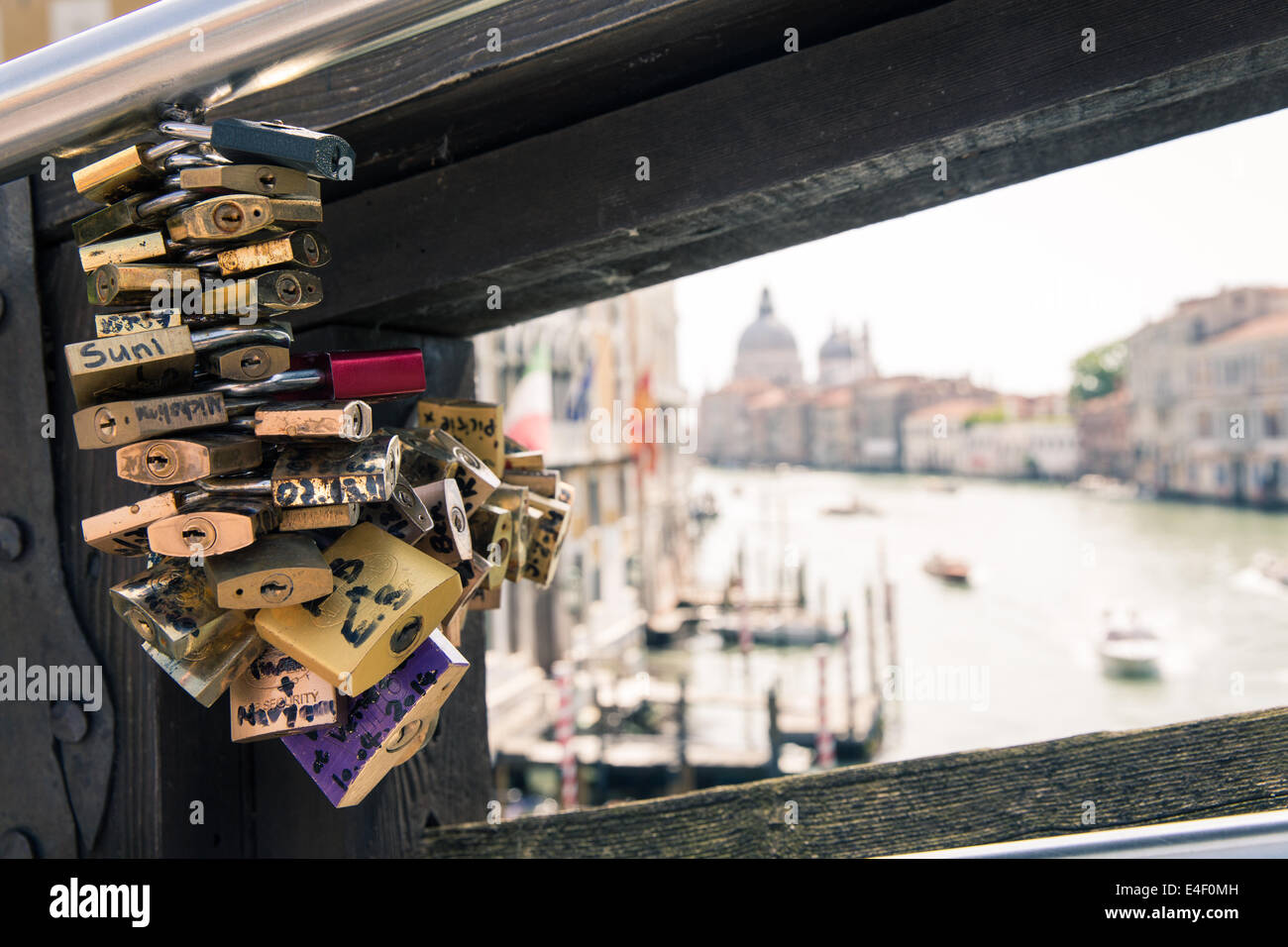 Paddle locks hi-res stock photography and images - Alamy