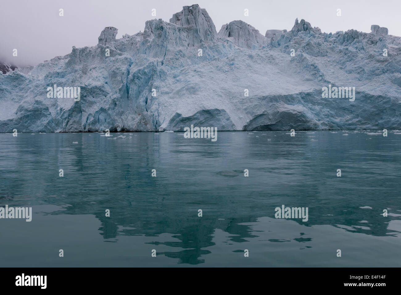 Glacier in Svalbard inside the Arctic Circle Stock Photo - Alamy