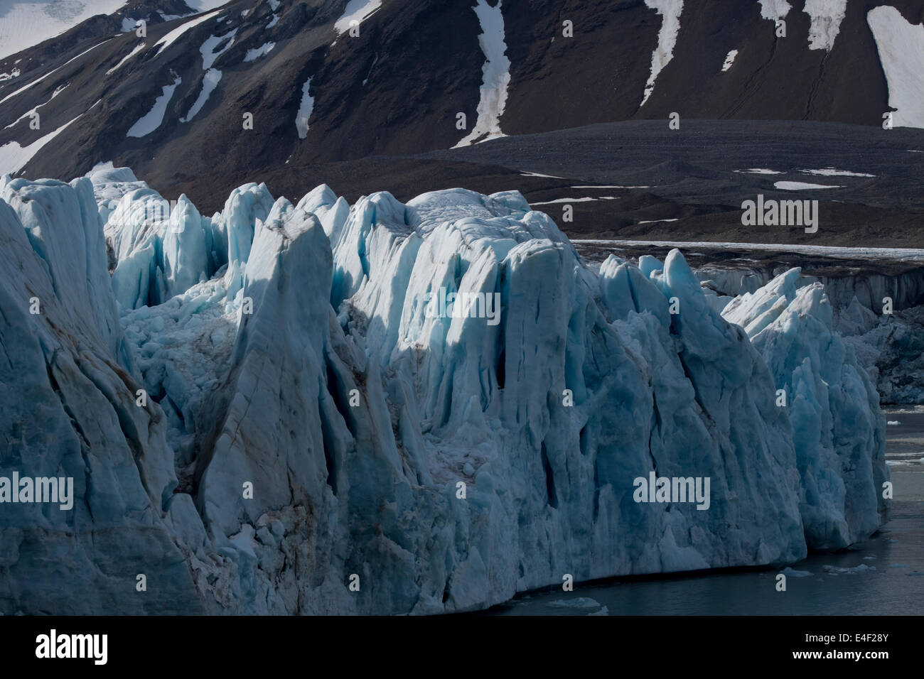 Glacier in Svalbard inside the Arctic Circle Stock Photo - Alamy