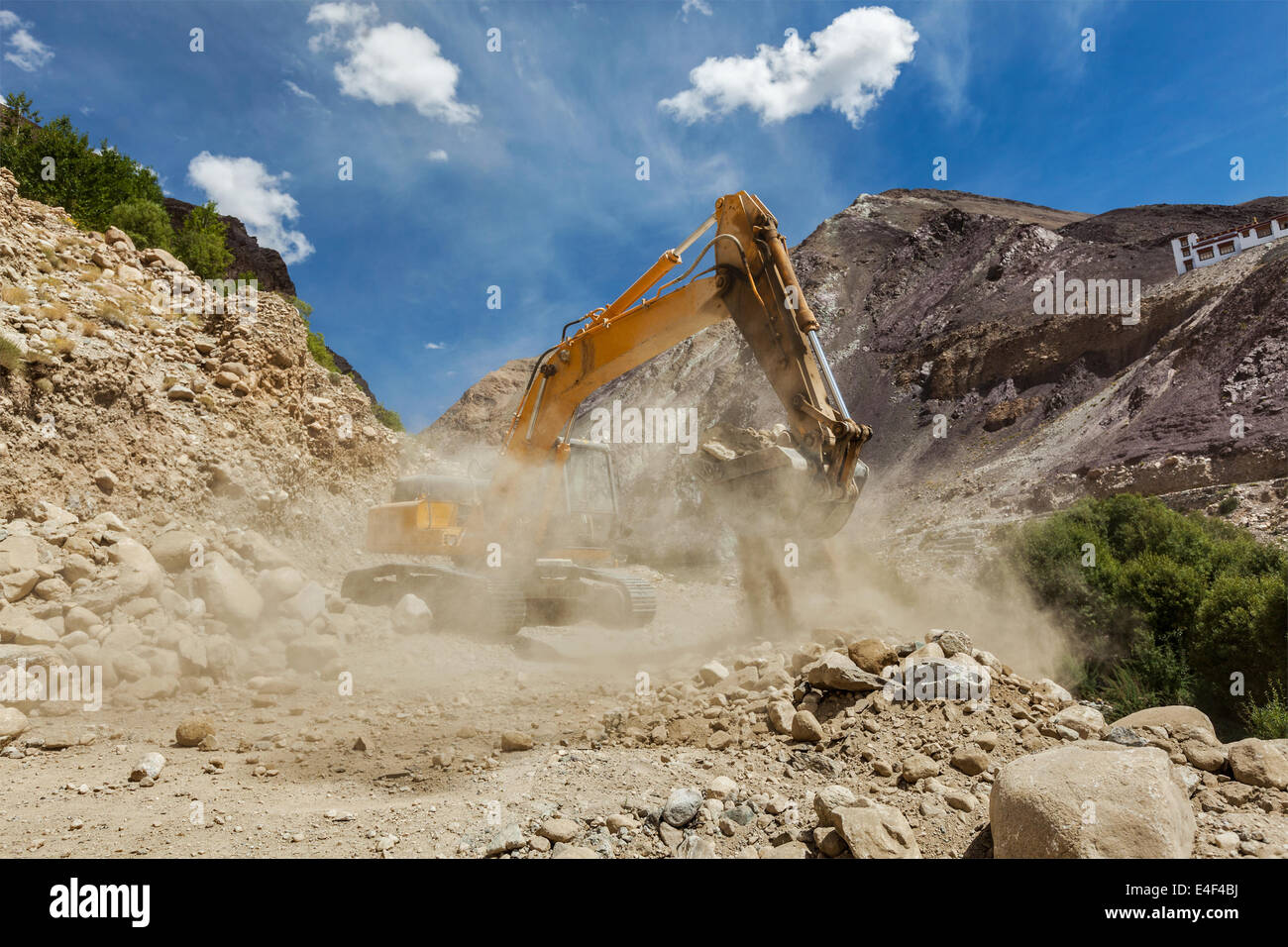 Indian digging road hi-res stock photography and images - Alamy