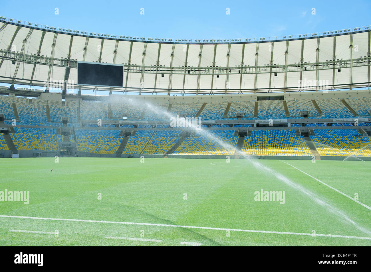 RIO DE JANEIRO, BRAZIL - JANUARY 29, 2014: Field-level view of Maracana ...