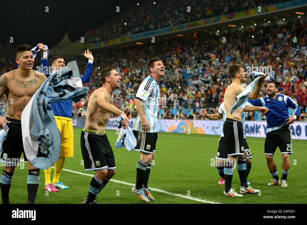 Lionel messi fifa 10 hi-res stock photography and images - Alamy