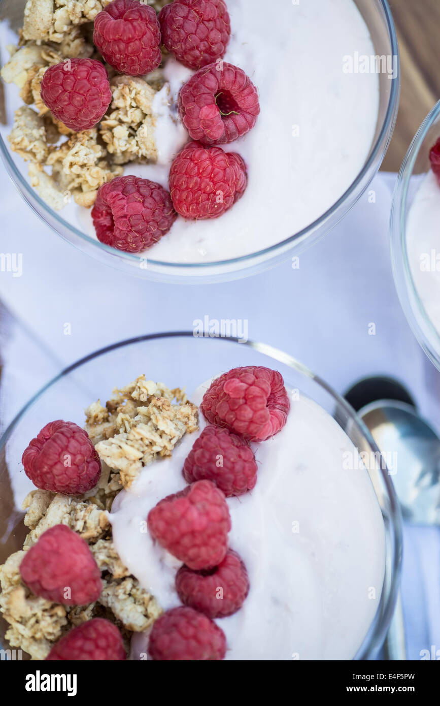Breakfast of fresh raspberries and yoghurt Stock Photo - Alamy