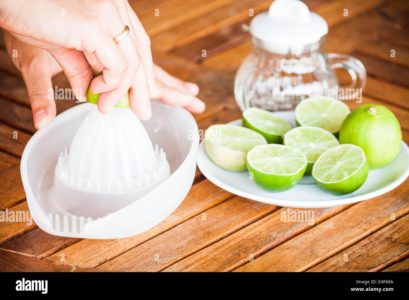 Hand squashing fruit hi-res stock photography and images - Alamy