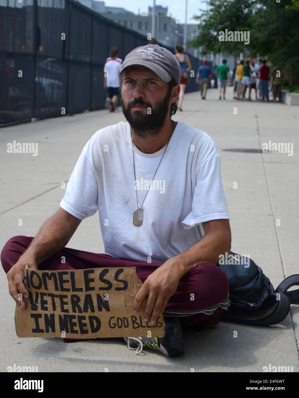 Homeless veteran hi-res stock photography and images - Alamy