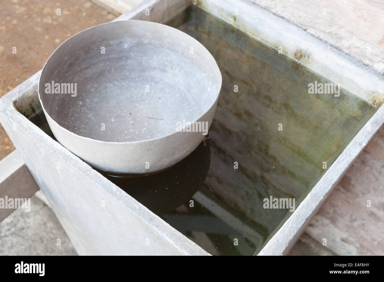 Old style thai used water bowl floating on water Stock Photo - Alamy
