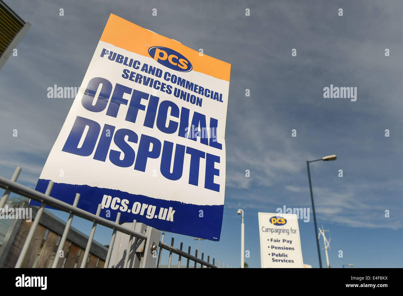 Picket signs hi-res stock photography and images - Alamy