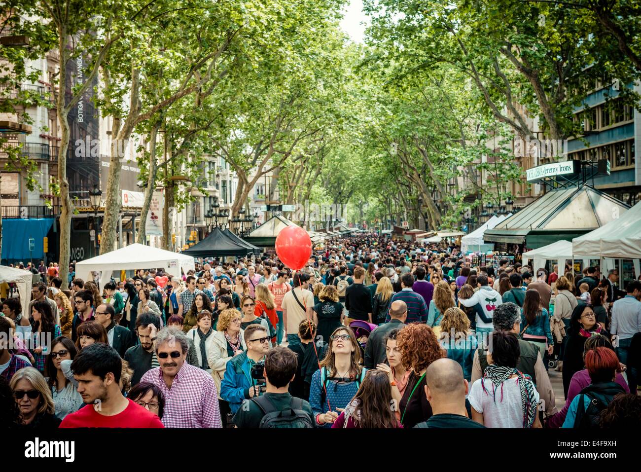 Barcelona, Spain. 23rd Apr, 2014. Thousands of citizens and tourists ...
