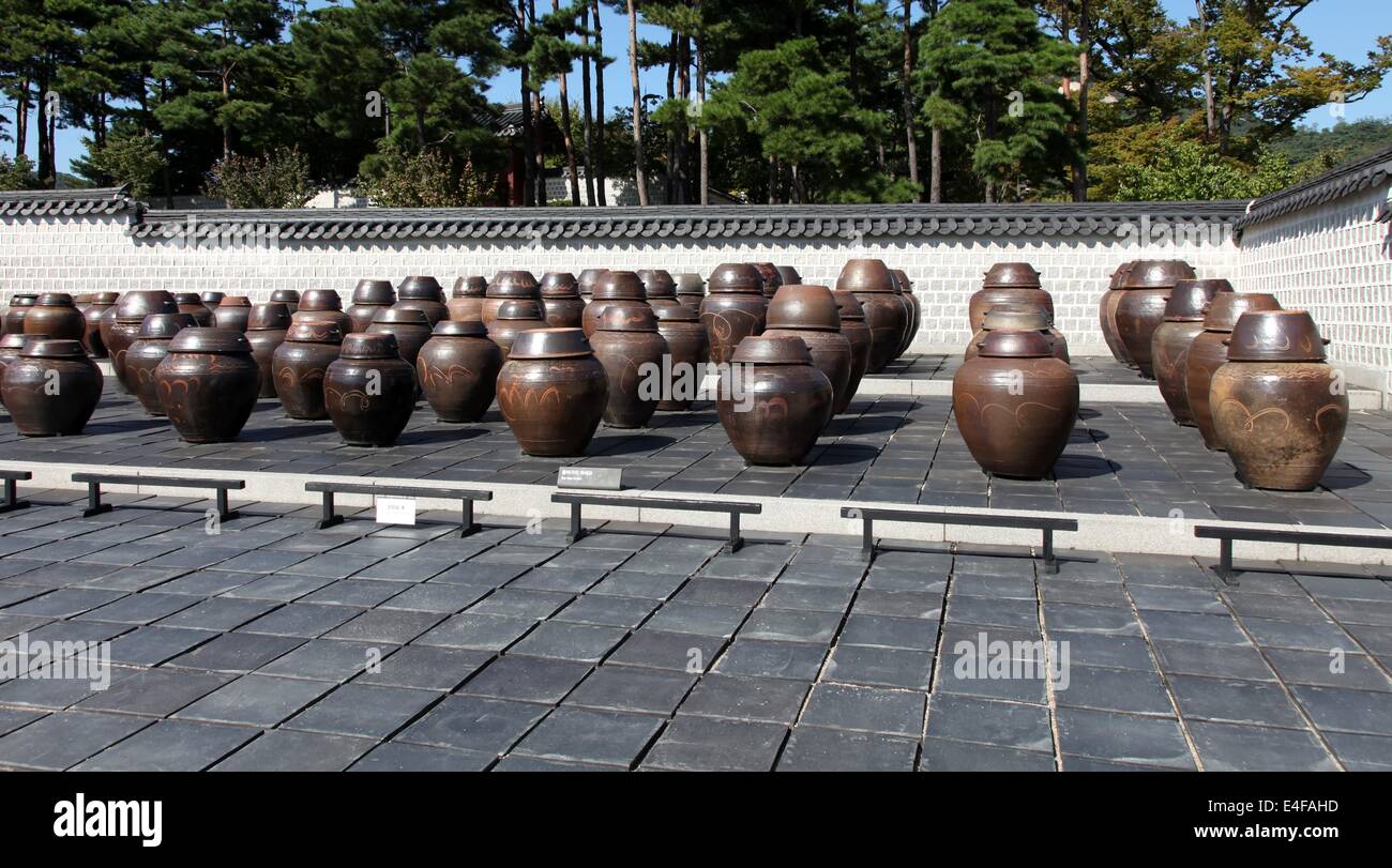 Ancient Chinese Jars or Vases Stock Photo - Alamy