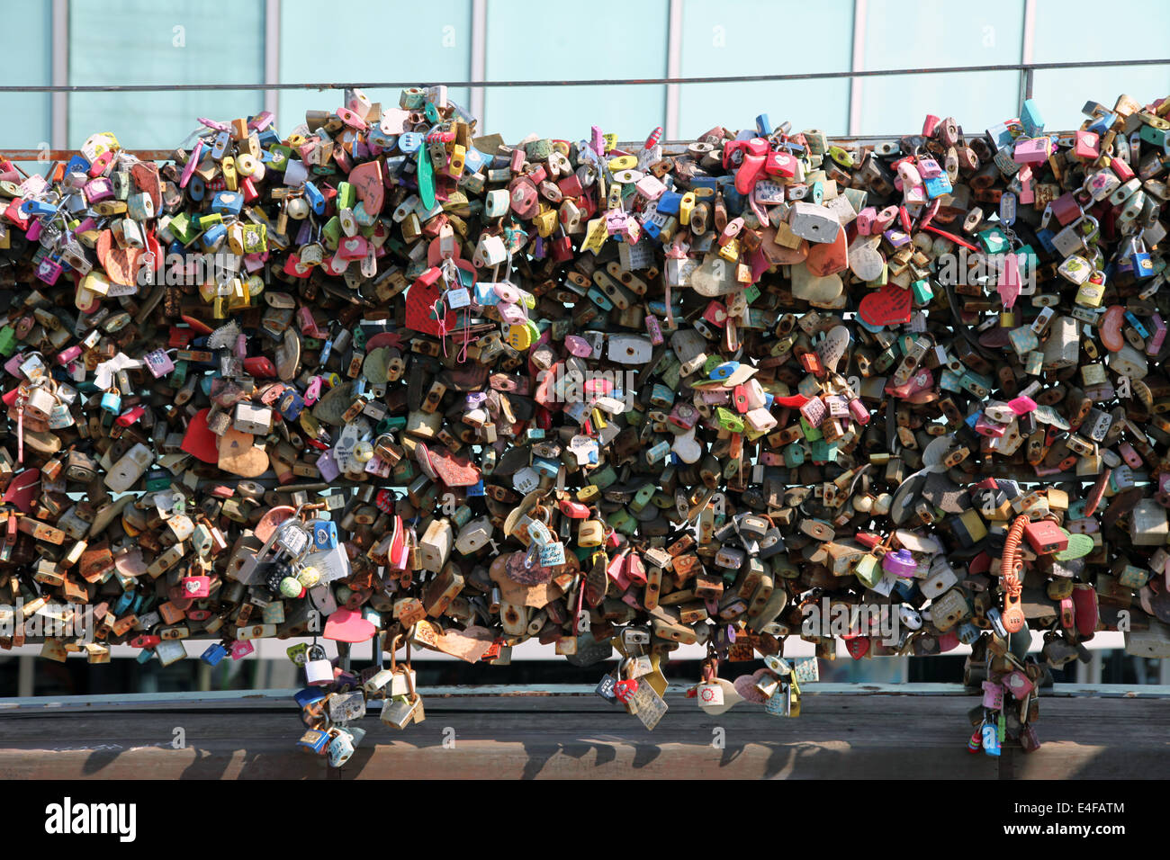 Couple love lock hi-res stock photography and images - Alamy
