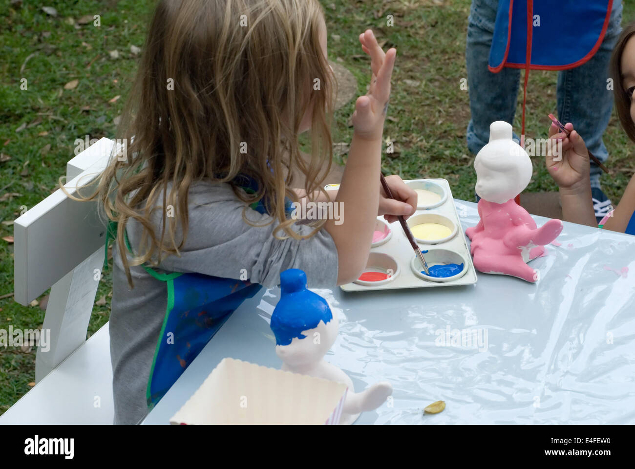 Kids painting class hi-res stock photography and images - Alamy